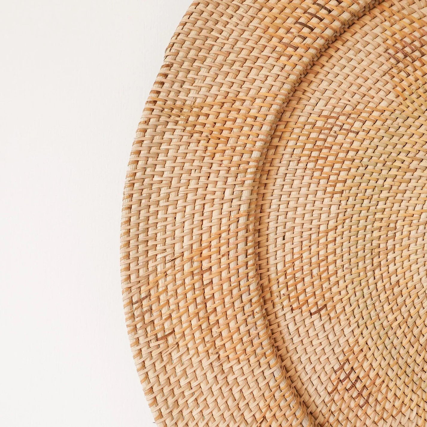 Decorative handwoven seagrass plate. – Boho Living Room