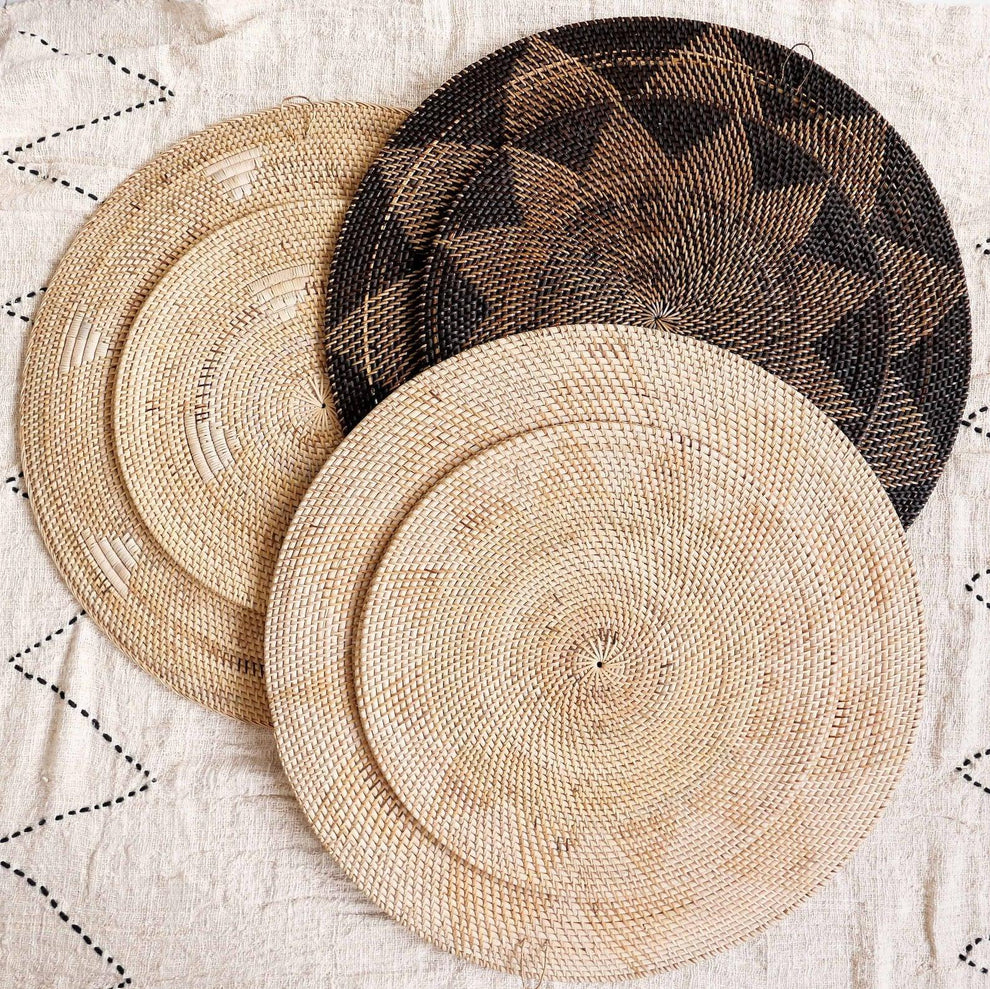 Decorative handwoven seagrass plate. – Boho Living Room