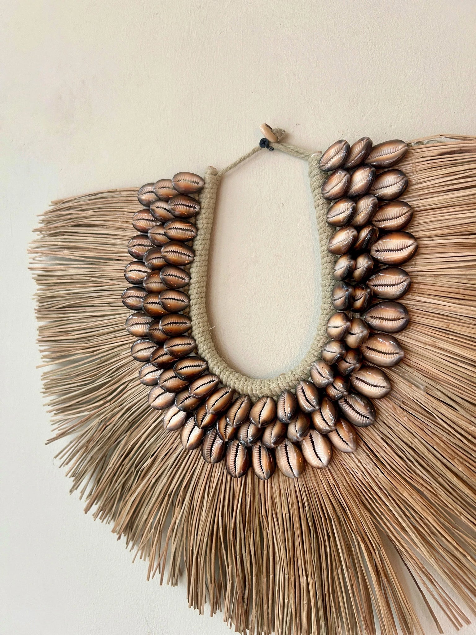 Ethnic Grass Papua Shell Cowrie Necklace – Boho Living Room