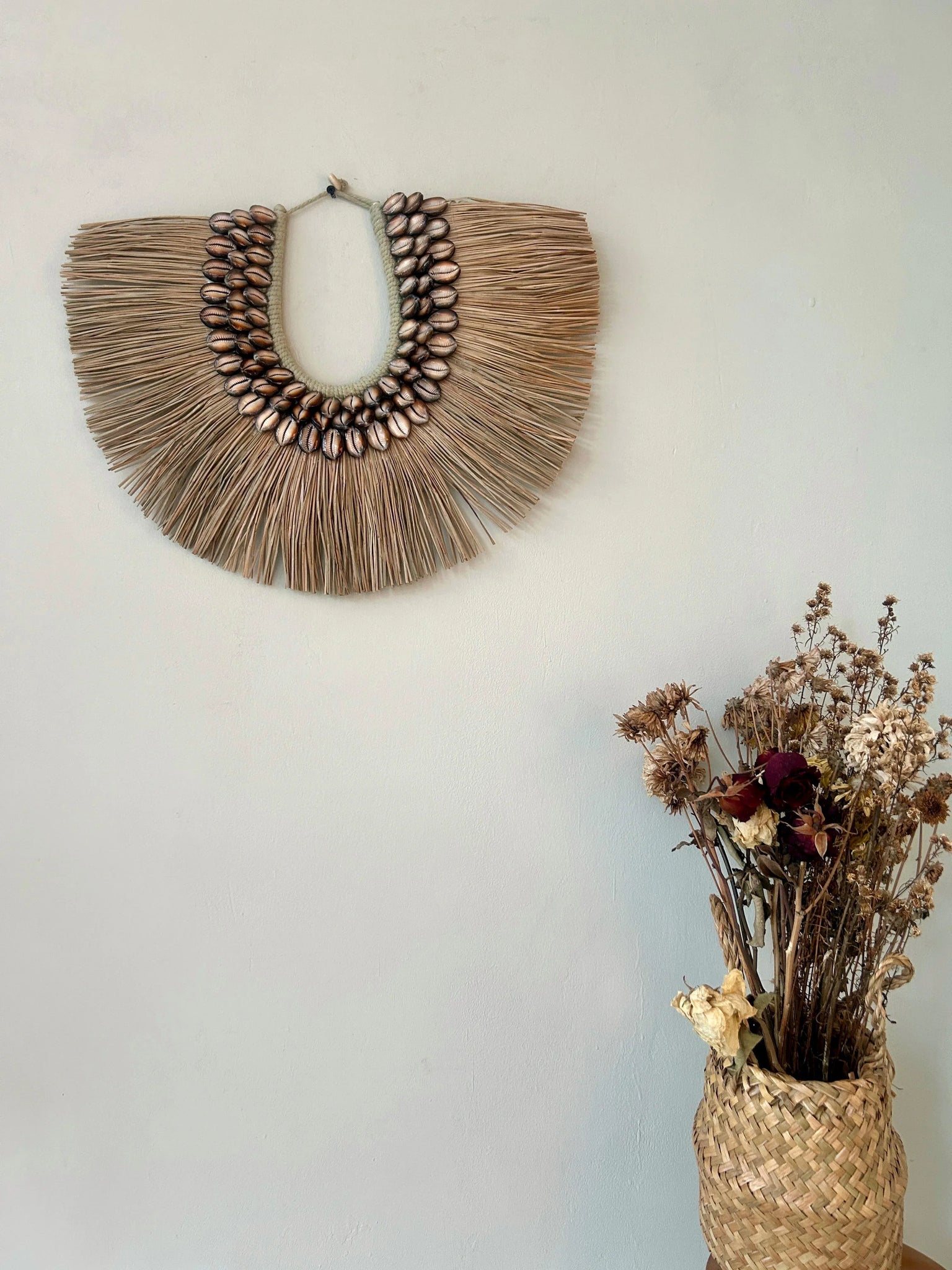 Ethnic Grass Papua Shell Cowrie Necklace – Boho Living Room