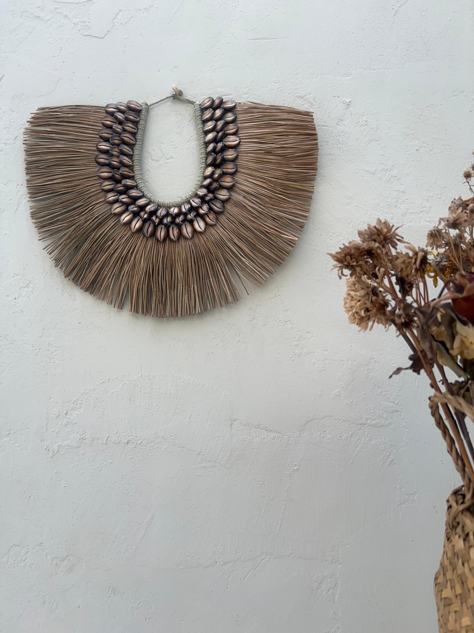 Ethnic Grass Papua Shell Cowrie Necklace – Boho Living Room