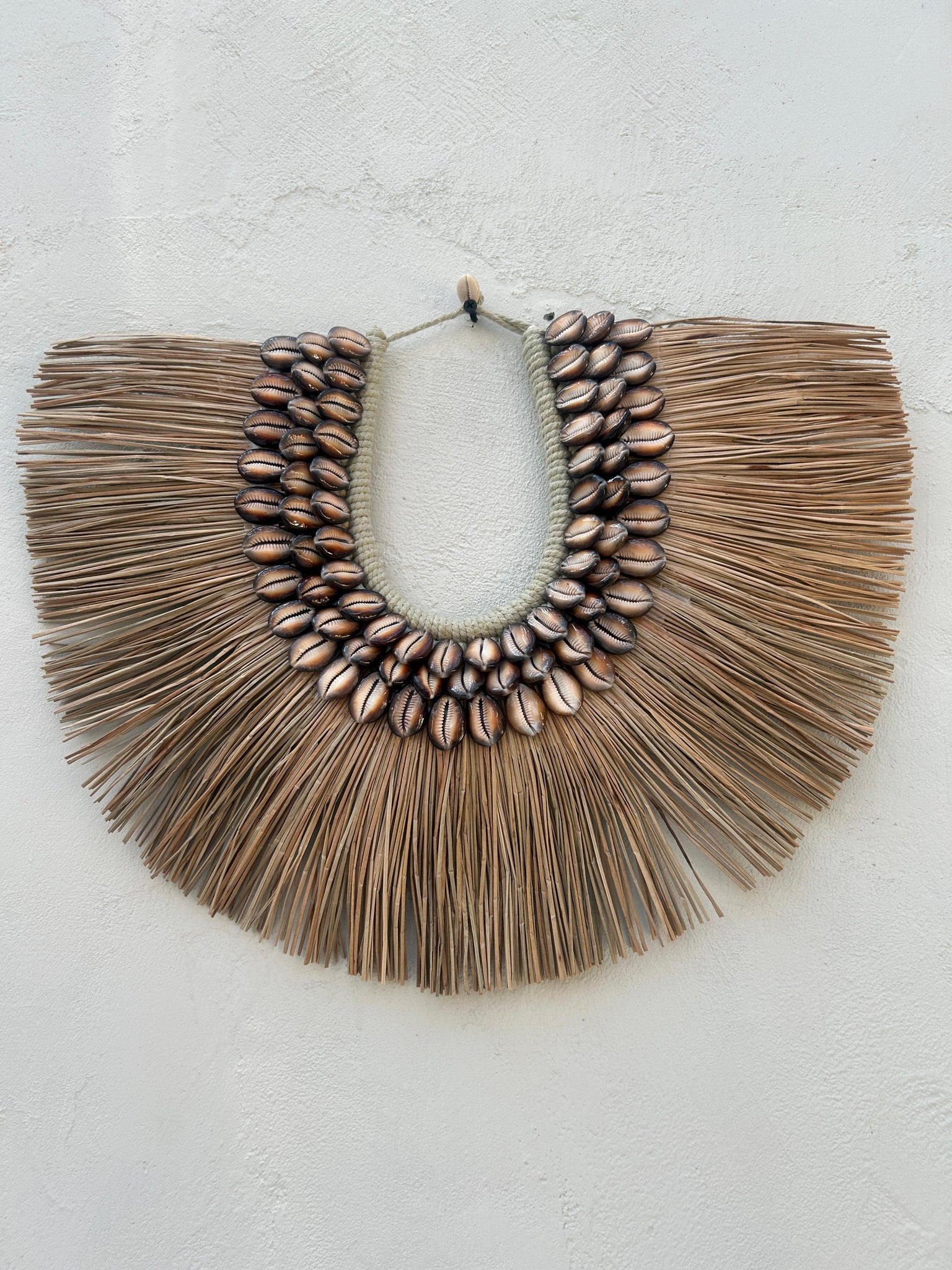 Ethnic Grass Papua Shell Cowrie Necklace – Boho Living Room